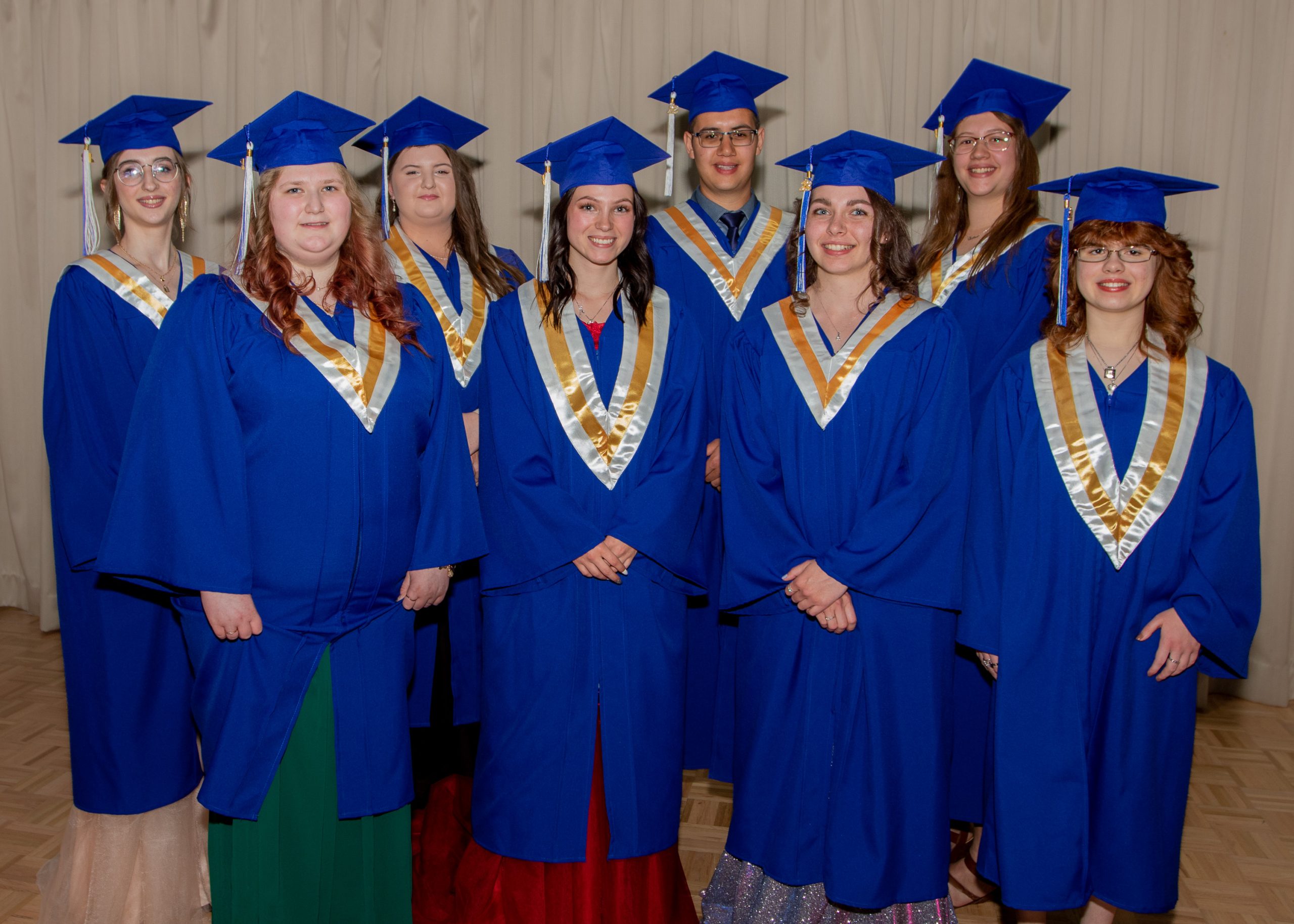 THEE-grad-2022-cap-n-gown - The Home Education Experts